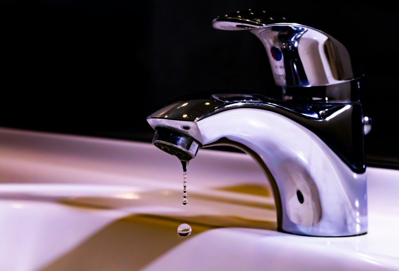 How To Fix A Leaky Faucet: Your Ultimate DIY Guide - How Do HQ